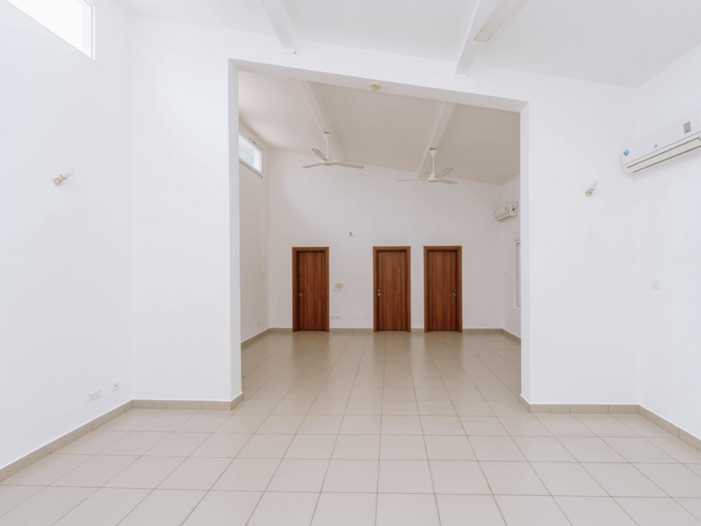 Beautiful 3 Bedroom Grand Townhouse - BLU Real Estate